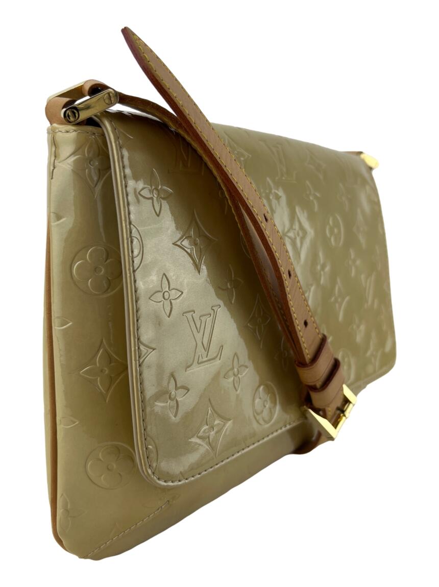 Bolsa com Alça Louis Vuitton Thompson Street Monogram Vernis Bege ...