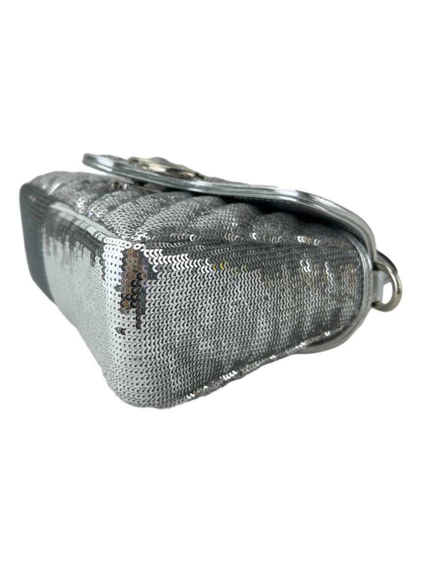 Bolsa Tiracolo Gucci Marmont Top Handle Paetês Prateada - CAOR32 ...