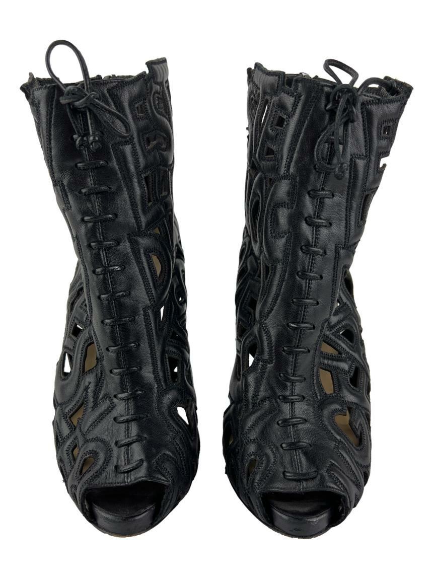 Bota Christian Louboutin Ankle Boots Lady Letter Preta - BHRK1195 ...