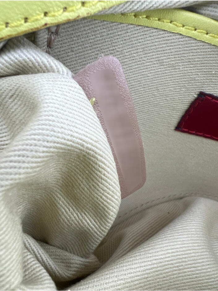 Bolsa Tiracolo Valentino Va Va Voom Amarela - CDMU9 Original | Etiqueta ...