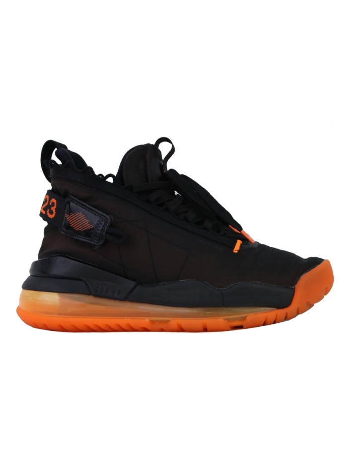 Tênis Nike Air Jordan Max 720 Preto e Laranja - IZS39 Original ...
