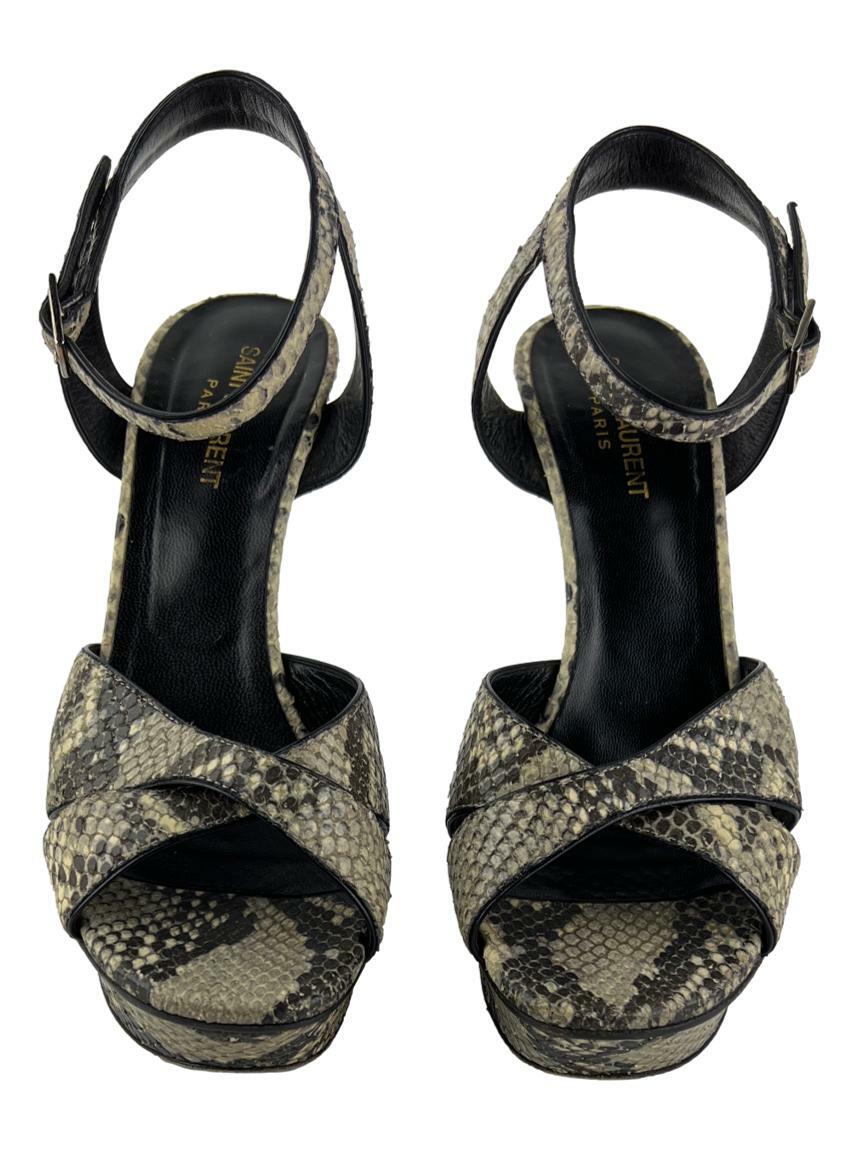 Sapato de Salto Yves Saint Laurent Bianca Couro Python - BO231 Original ...