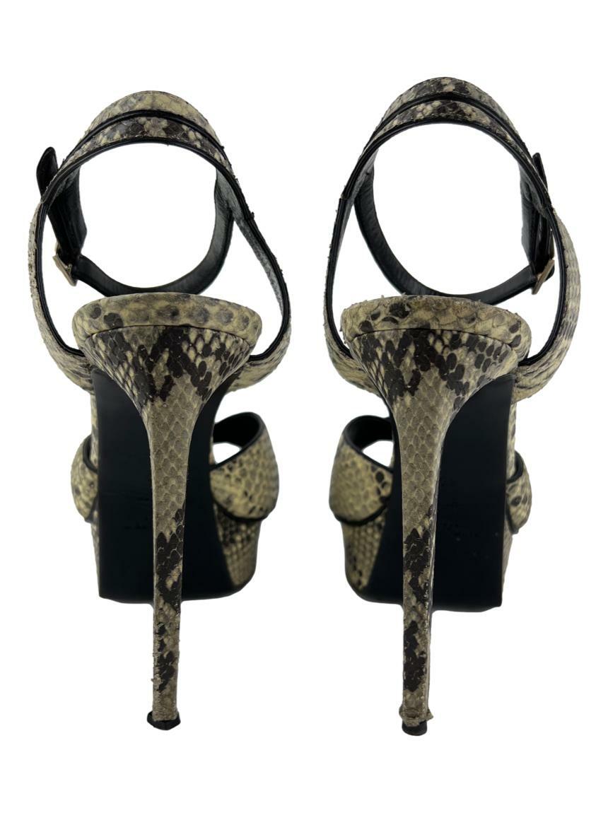 Sapato de Salto Yves Saint Laurent Bianca Couro Python - BO231 Original ...