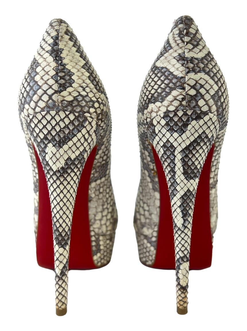 Scarpin Christian Louboutin Lady Peep Python Dourado - CIQZ1 Original ...
