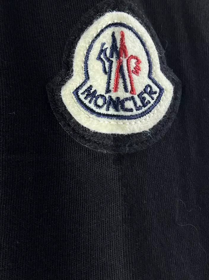 Camiseta Moncler Duck Preta - QFH74 Original - | Etiqueta Única