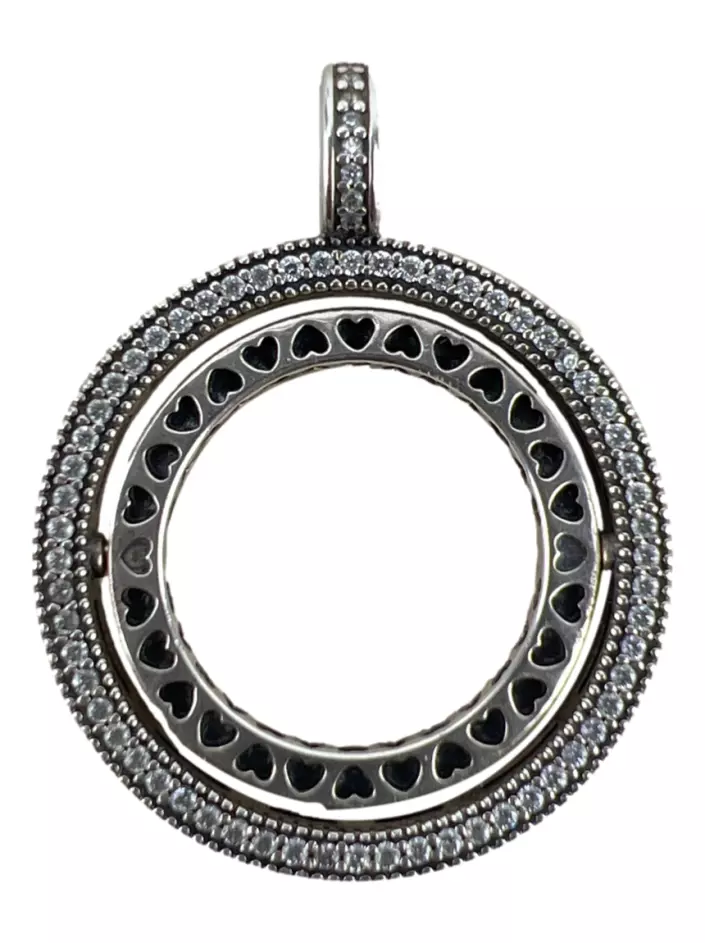 Pingente Pandora Signature Prata Original - UOX77 | Etiqueta Única