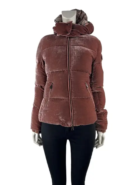Moncler Brasil - Original com Preço de Outlet | Etiqueta Única